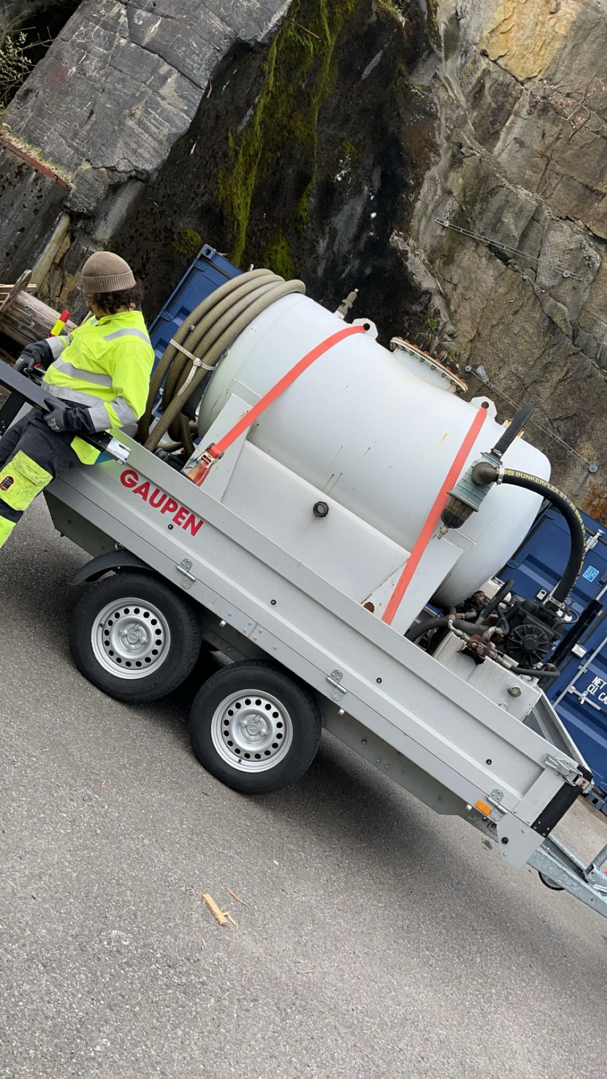 Jippie Investerer i Vakuum Suger: Nå kan vi tømme toalettene på ditt ...